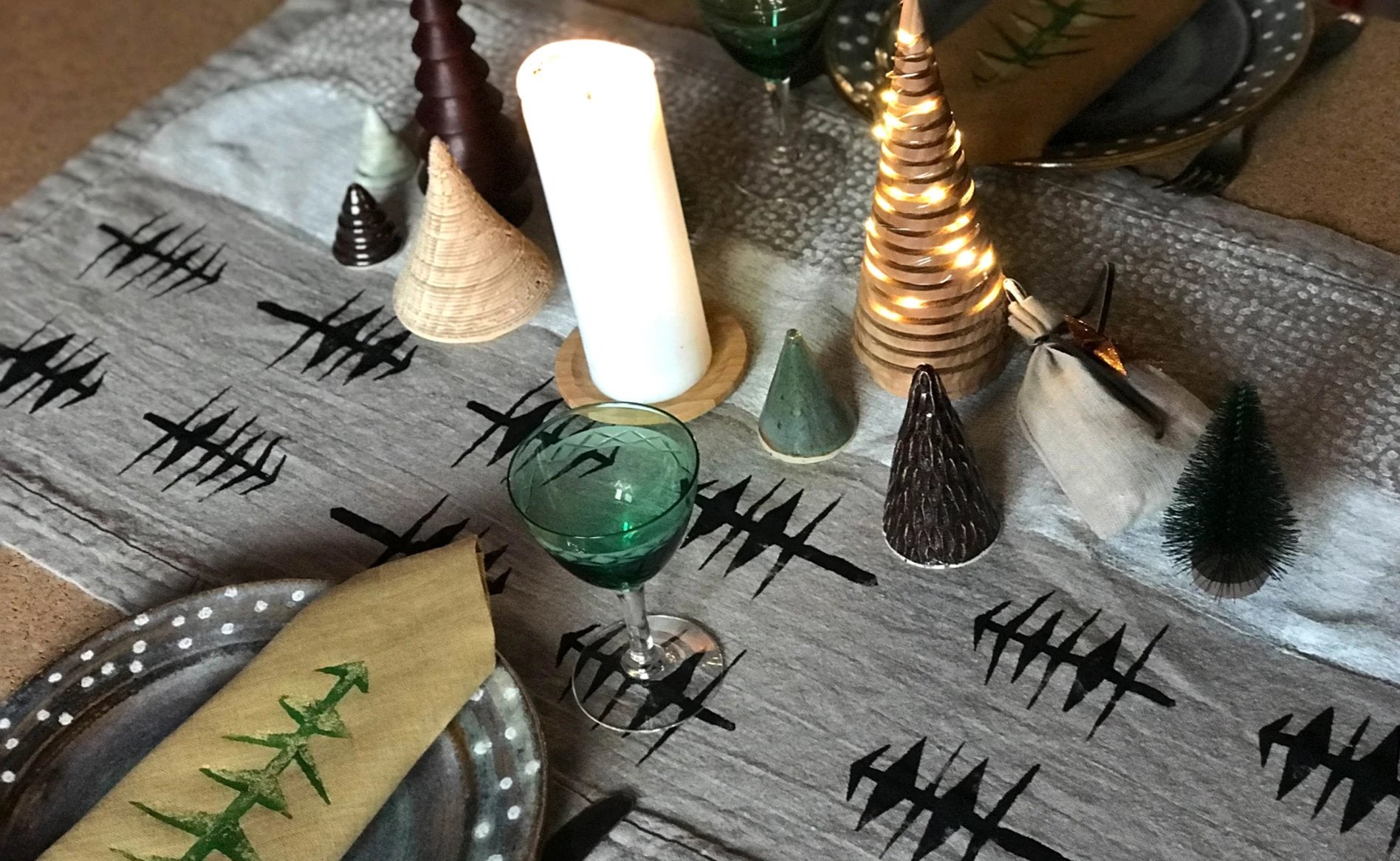 Festive table runner | Step by step – Royal Talens